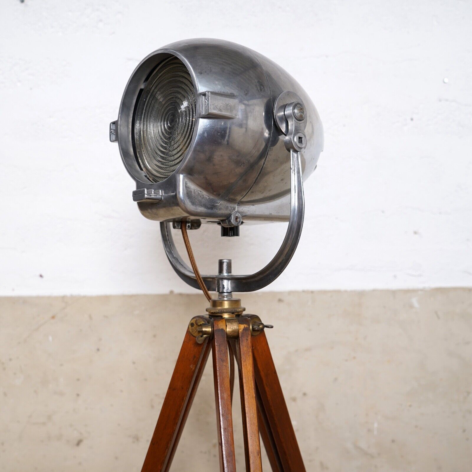 Vintage Strand Theatre Light Mounted On Tripod – Stowaway London