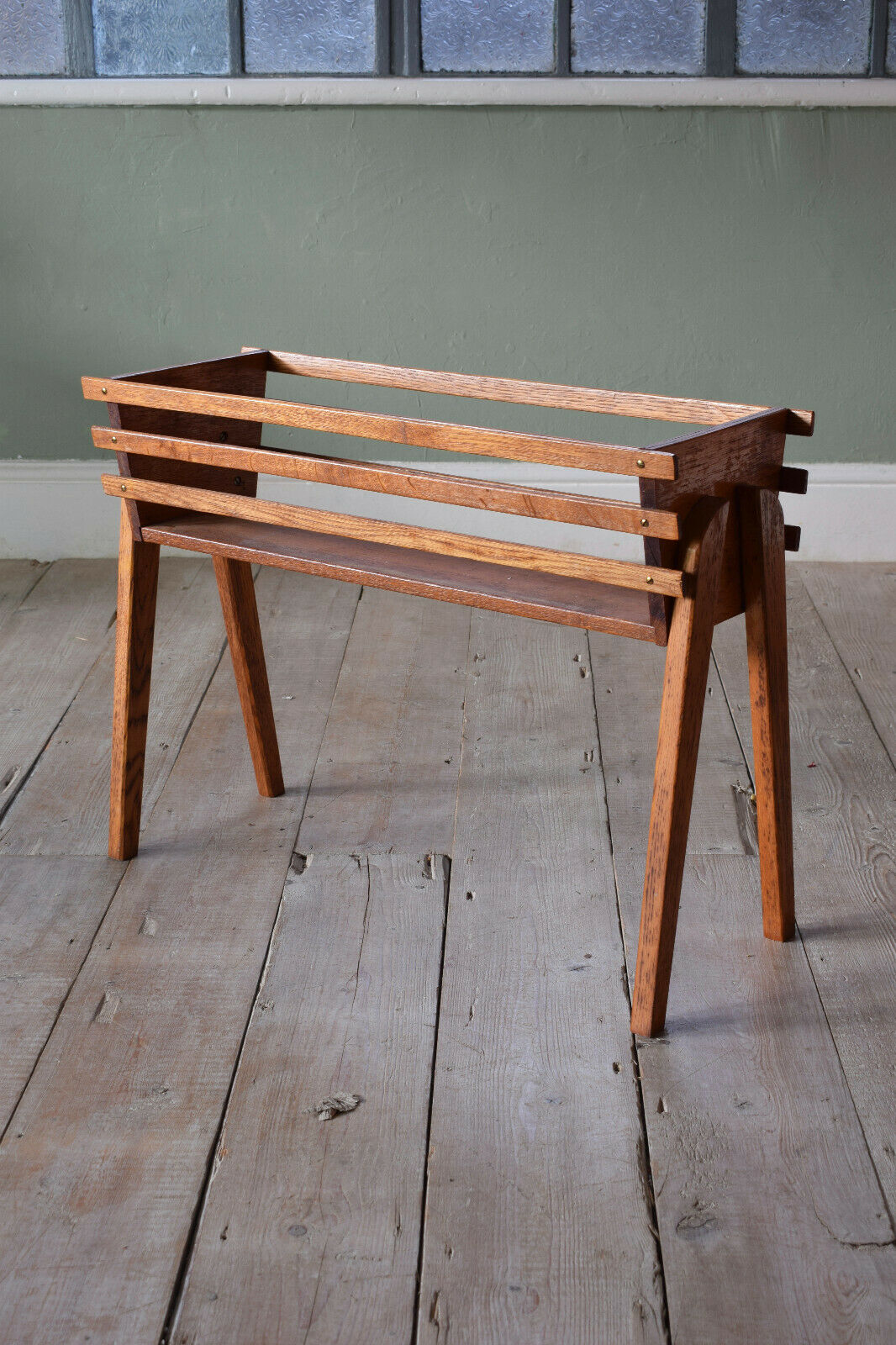 Mid Century Wooden Planter Pot Stand With Tapered Legs – Stowaway London